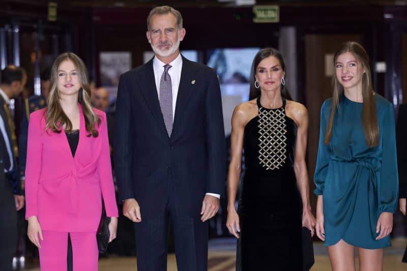 Spanische Königsfamilie erhält begeisterten Applaus